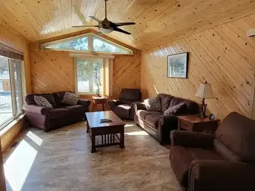 Deluxe Five bedroom cottages on Lake of the Woods
